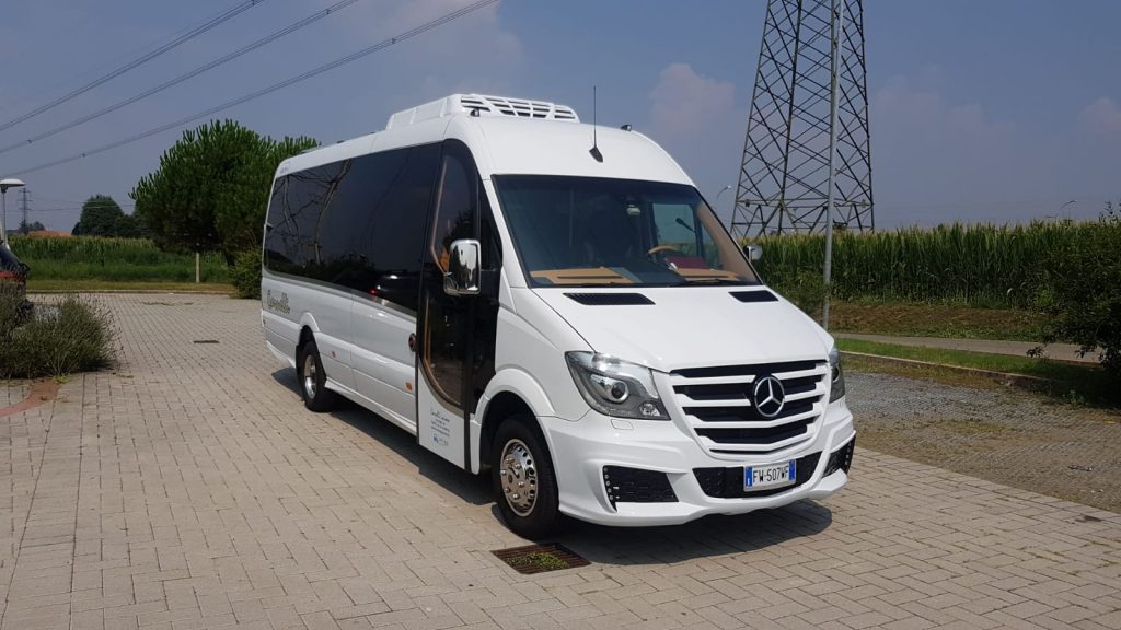 MERCEDES SPRINTER 20 POSTI - Auto Noleggio Carnelli