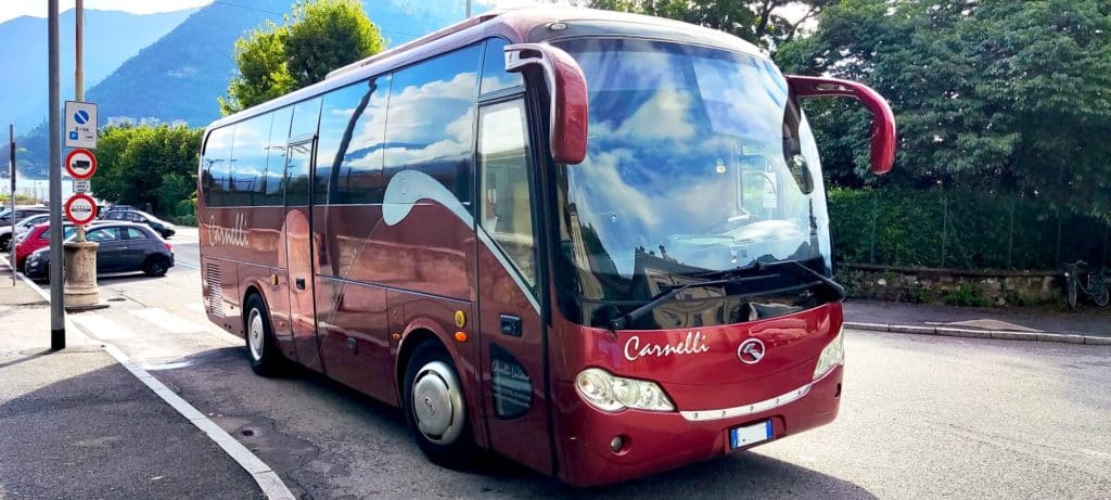 Noleggio Autobus 30 posti: quando e perché conviene con Carnelli